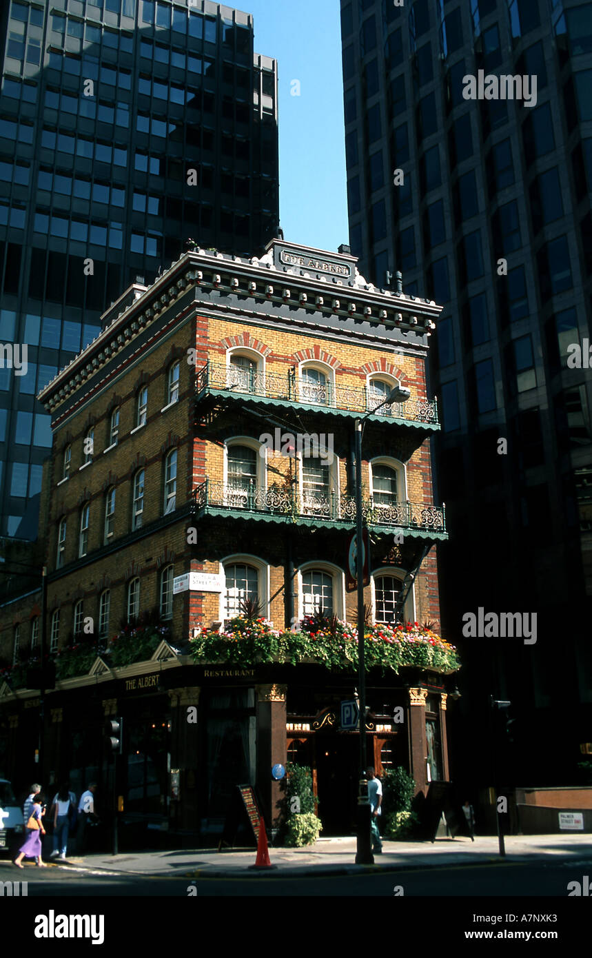 Pub buildings hi-res stock photography and images - Alamy