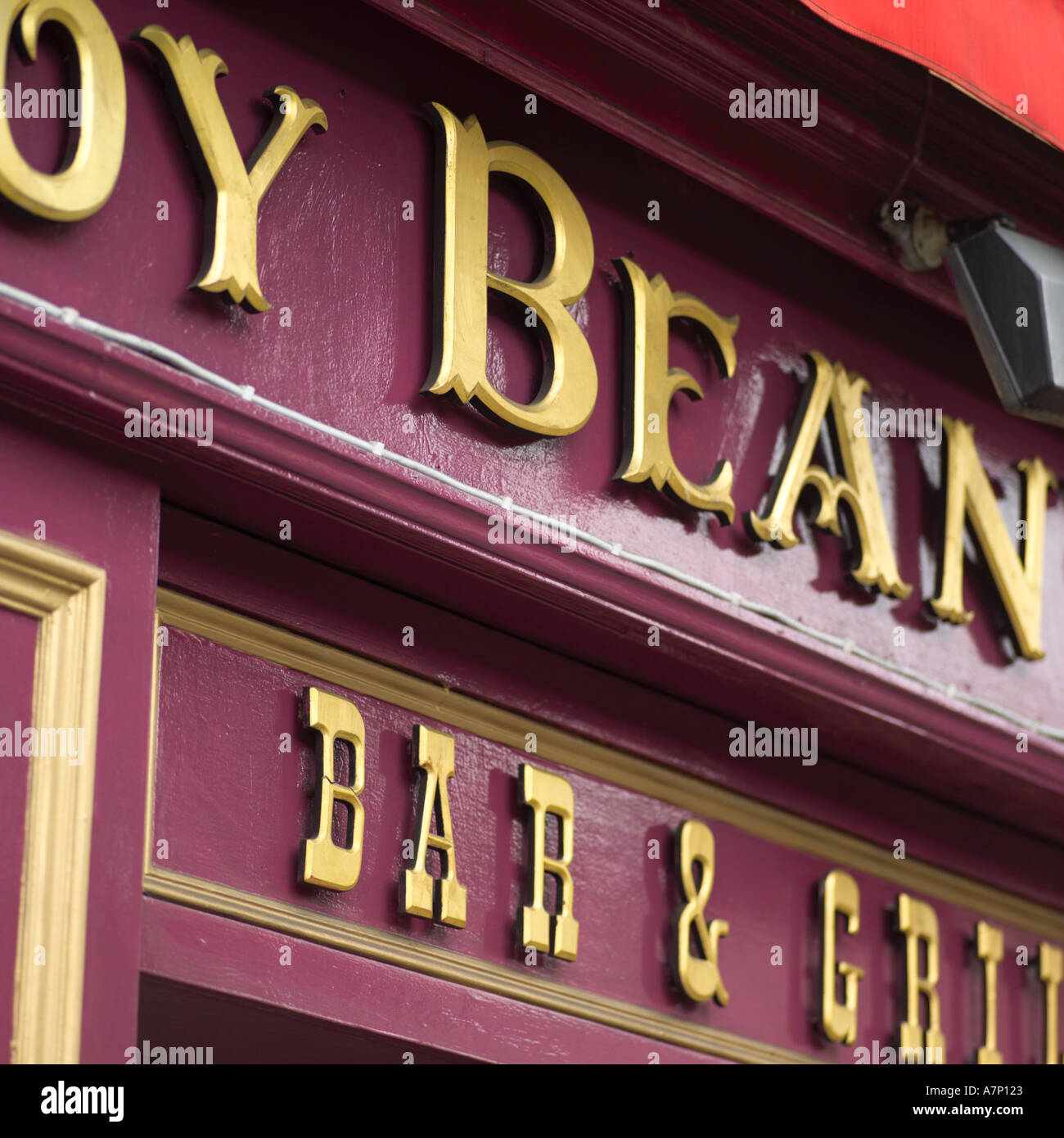 Pubs sign letters hi-res stock photography and images - Alamy