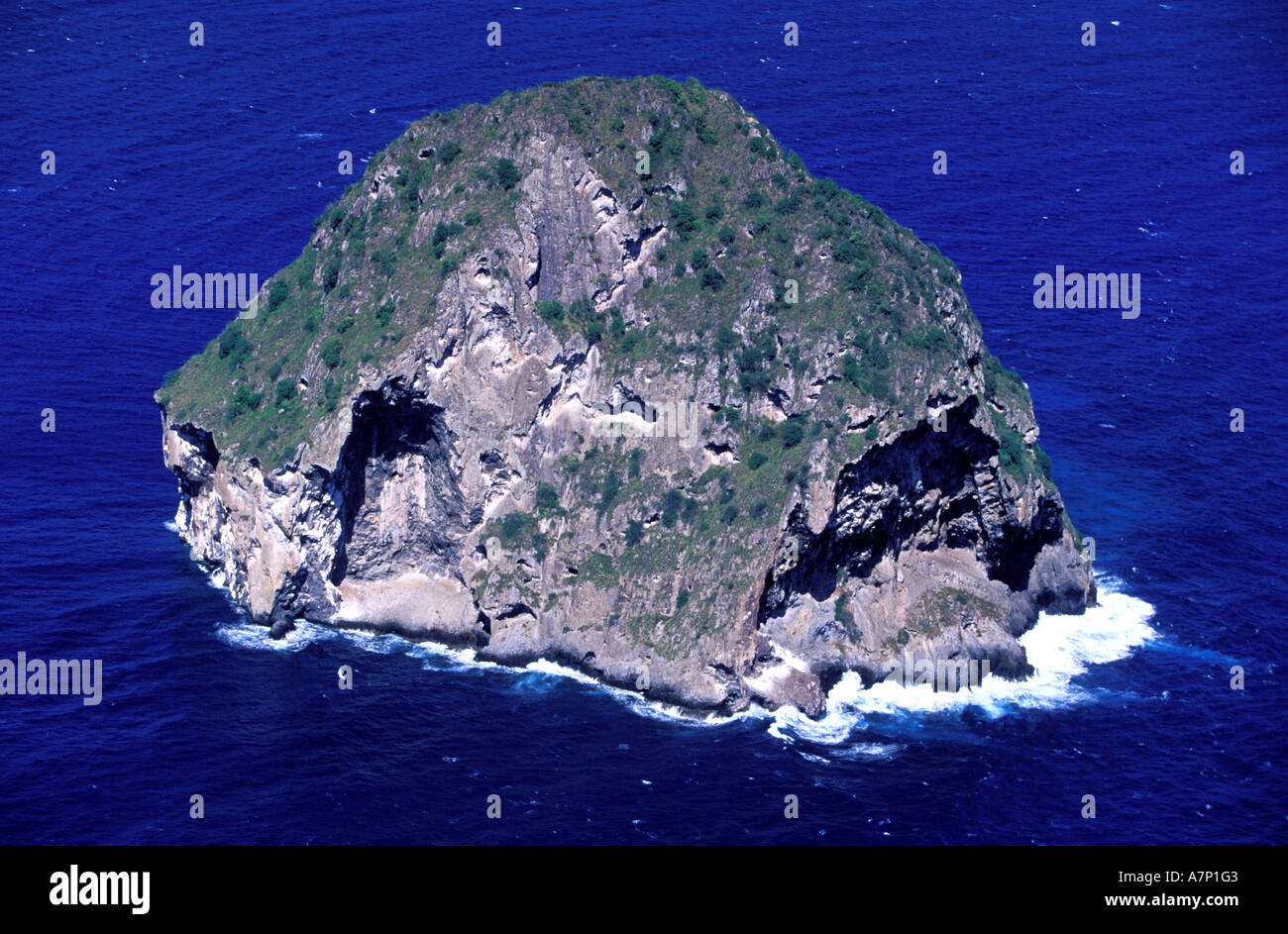 Martinique diamond rock hi-res stock photography and images - Alamy