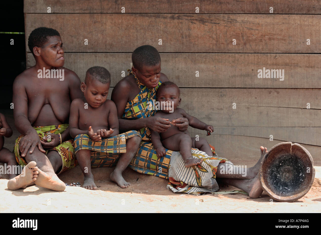 Baaka pygmy hi-res stock photography and images - Alamy