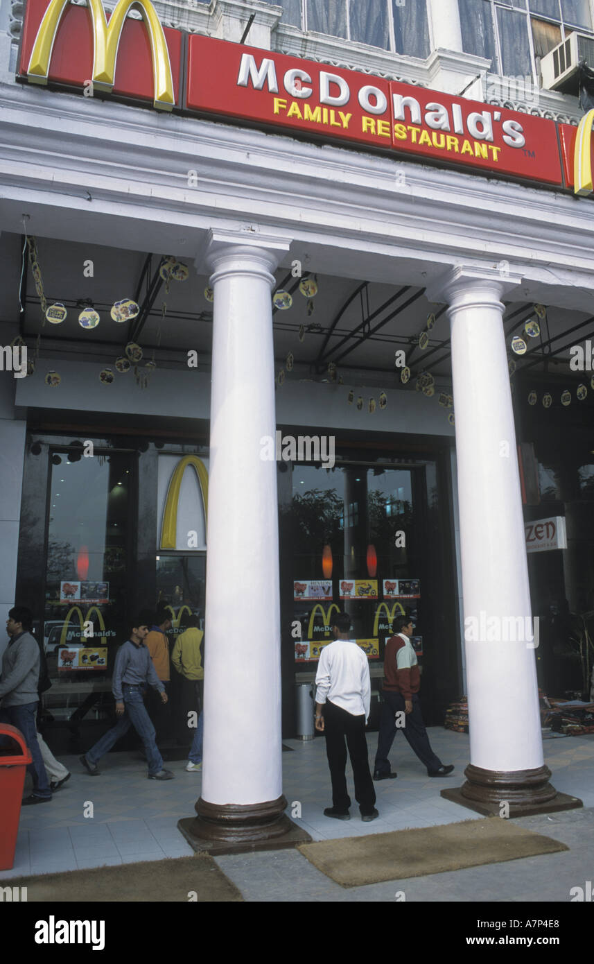 Security guard outside a Macdonalds fast food restaurant in Delhi Stock ...