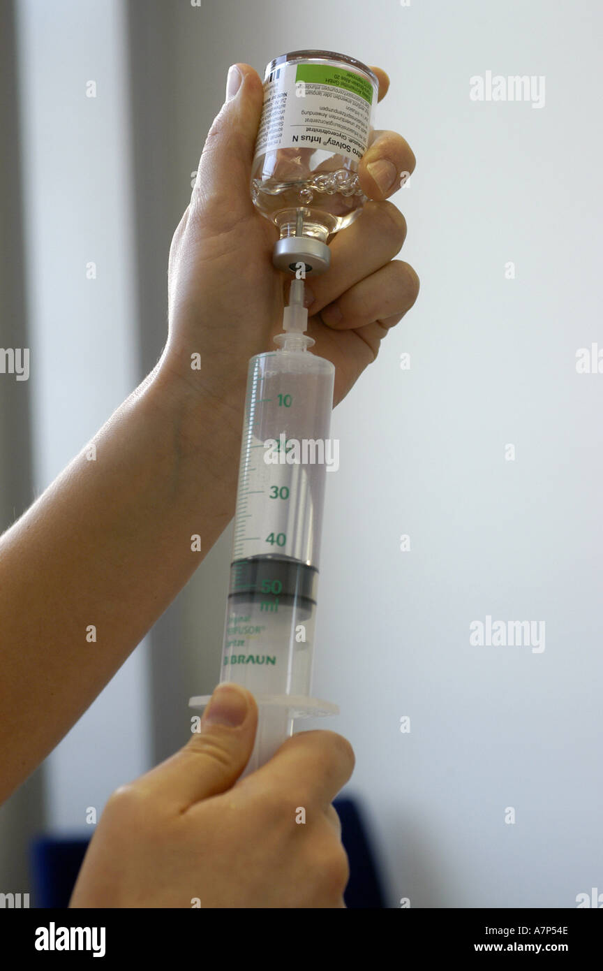 Spritze vorbereiten hi-res stock photography and images - Alamy