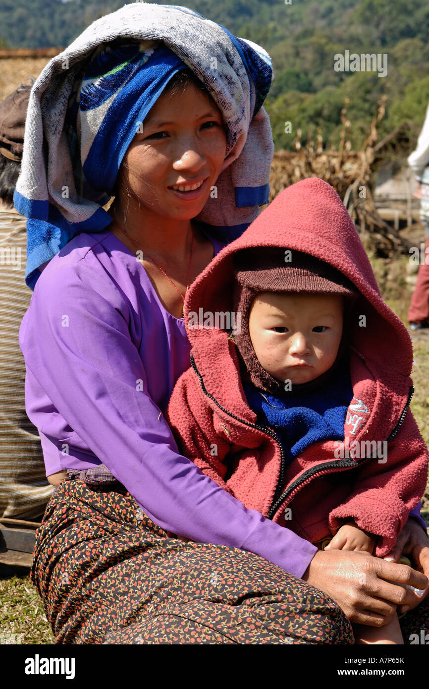 Mutter mit Kind Kachin State Myanmar mother with baby Kachin State ...