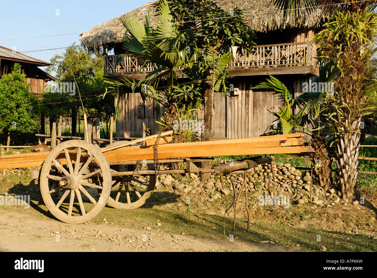 traditionelles Shan Haus in Putao Kachin State Myanmar traditional Shan ...