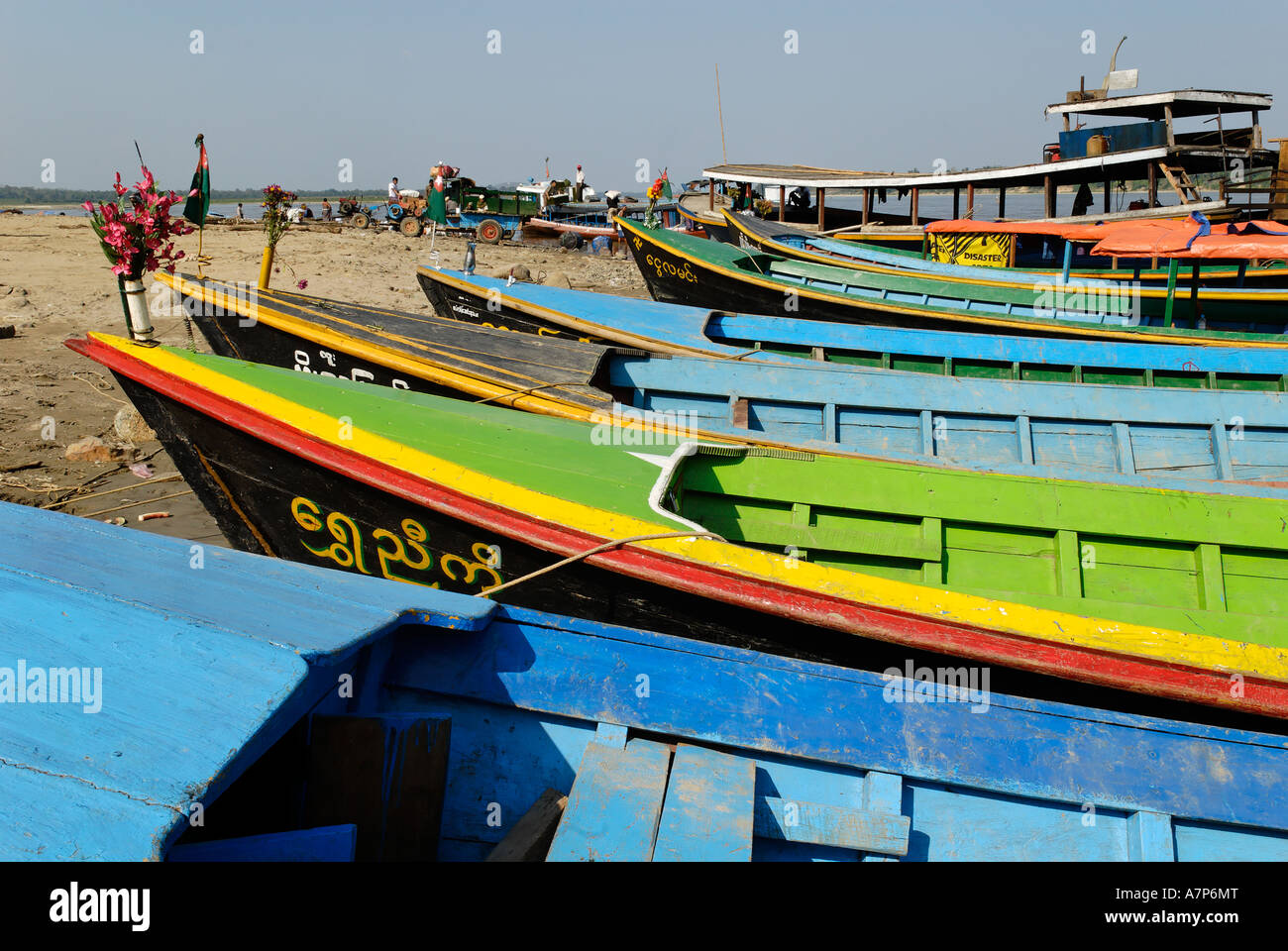 Boote auf dem Irrawaddy Myanmar boats on the Irrawaddy river Myanmar ...