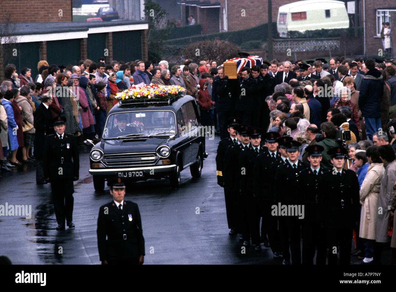 NEWRY BOMBING NORTHERN IRELAND 1985 9 RUC OFFICERS DIED IN IRA MORTAR ...