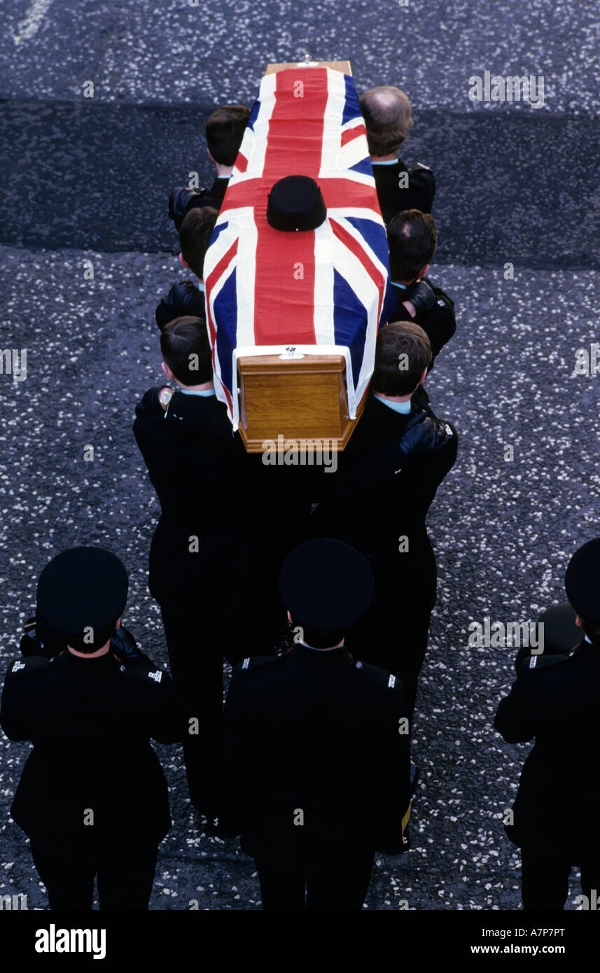 NEWRY BOMBING NORTHERN IRELAND 1985 9 RUC OFFICERS DIED IN IRA MORTAR ...