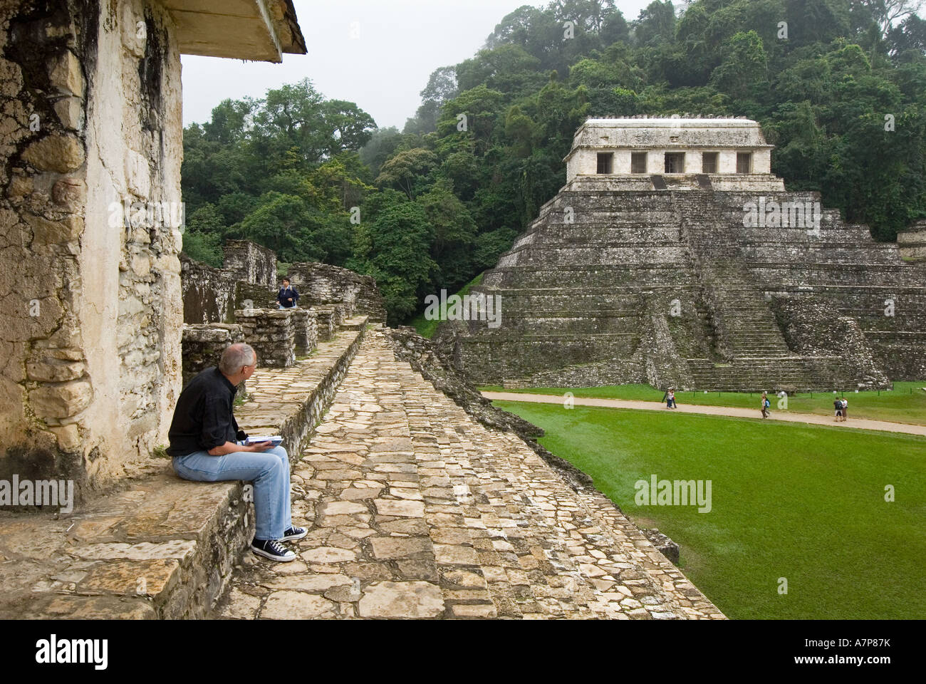 Templo de las Inscriptiones temple of the inscriptions Maya ...