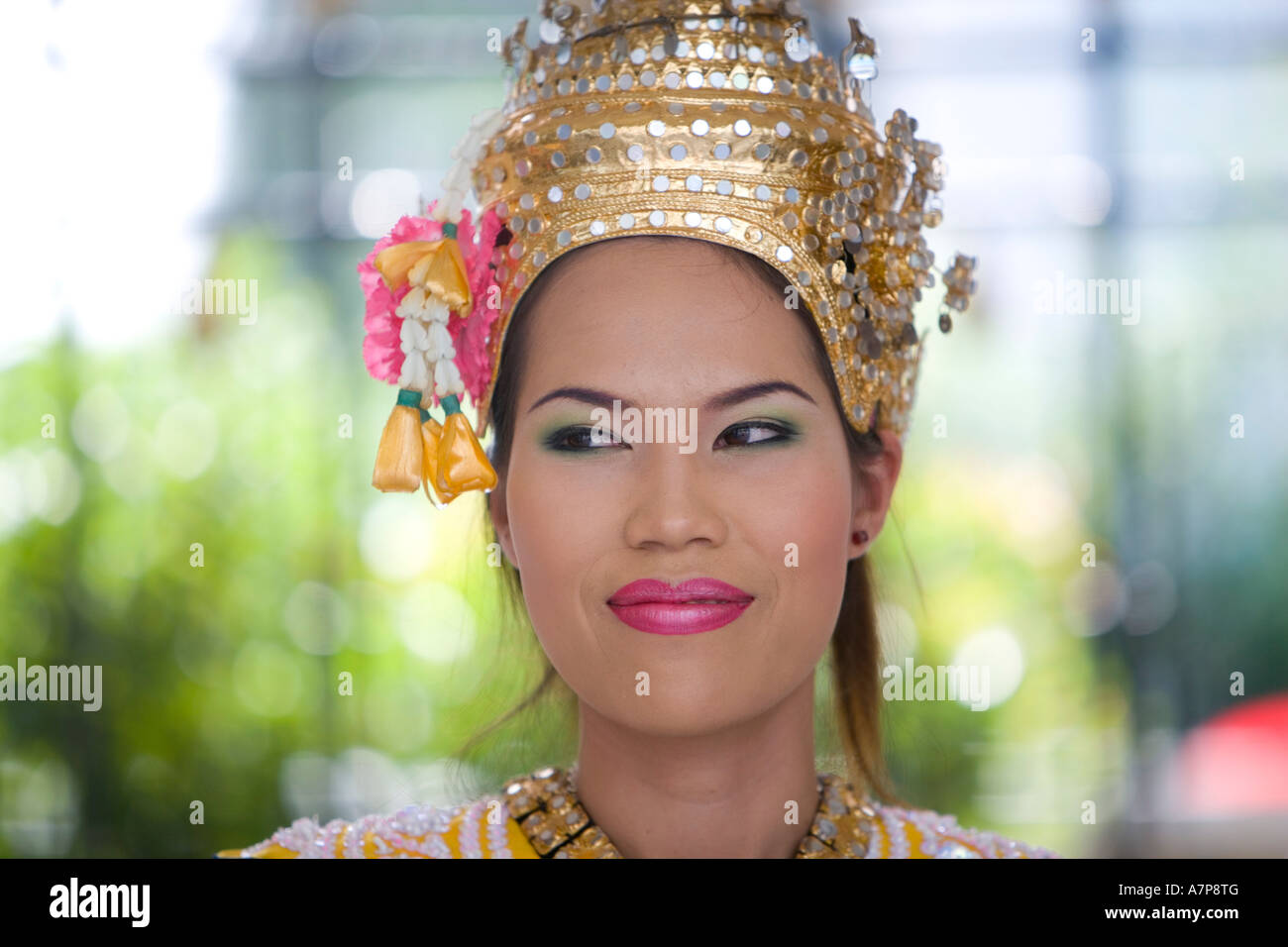 Traditonal dancers hi-res stock photography and images - Alamy