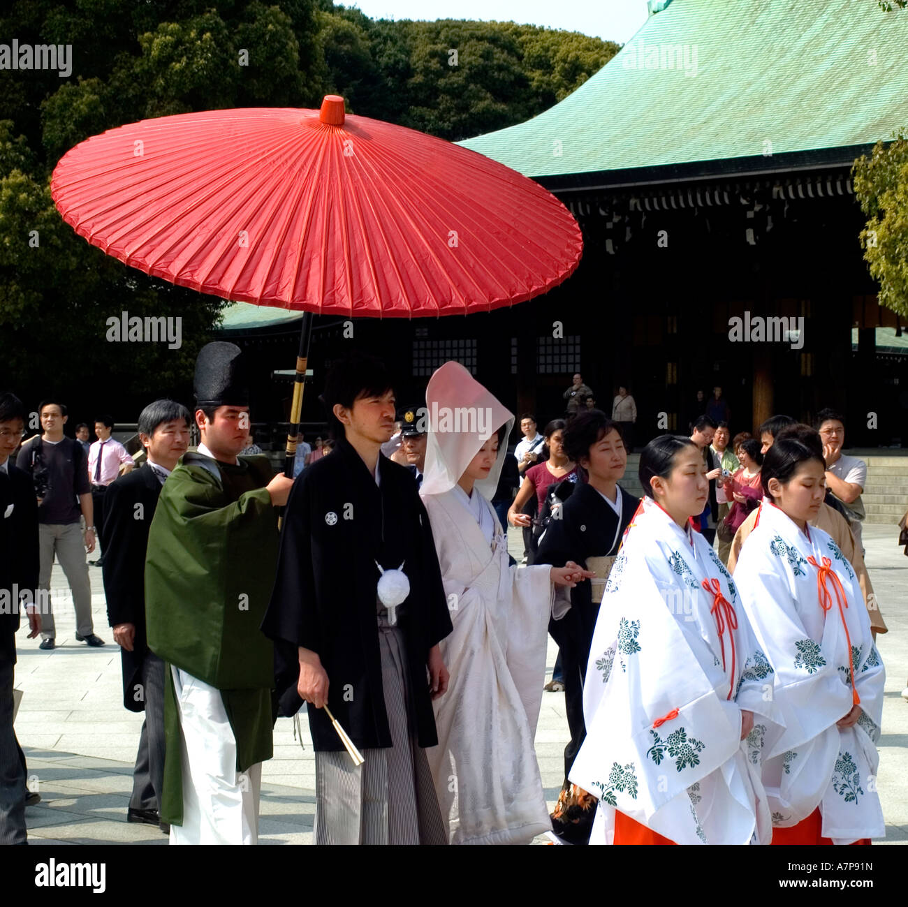 Tokyo Meiji Shrine and Inner garden marriage marry wedding Stock Photo ...