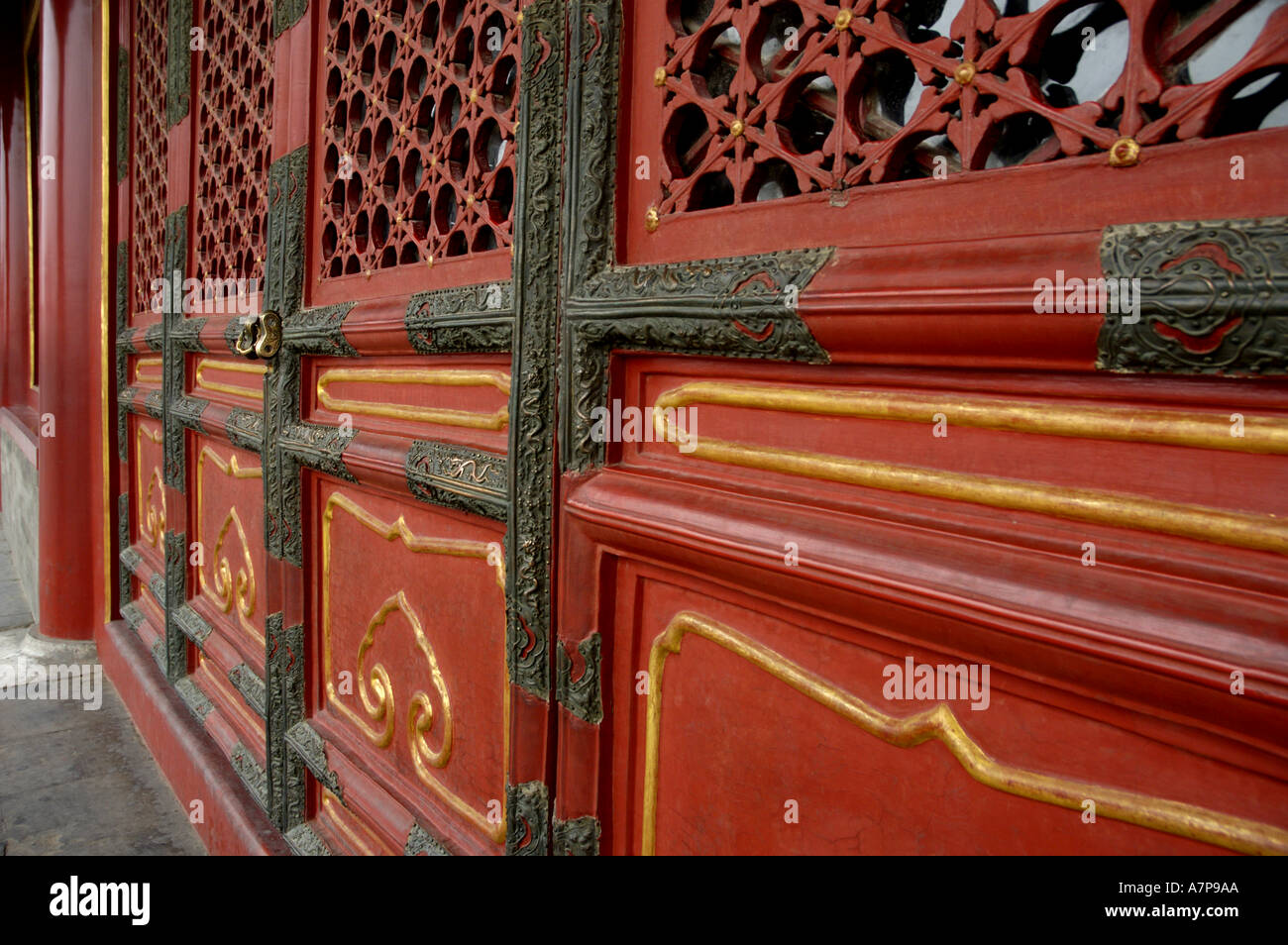 Ornate doors of the Hall of Supreme Harmony, Forbidden City, Beijing ...