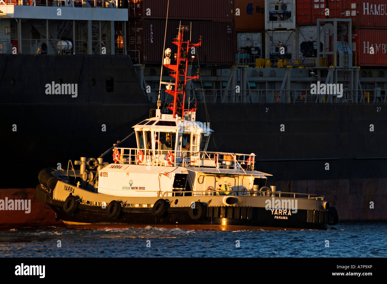Tugs tugboat tugboats hi-res stock photography and images - Alamy