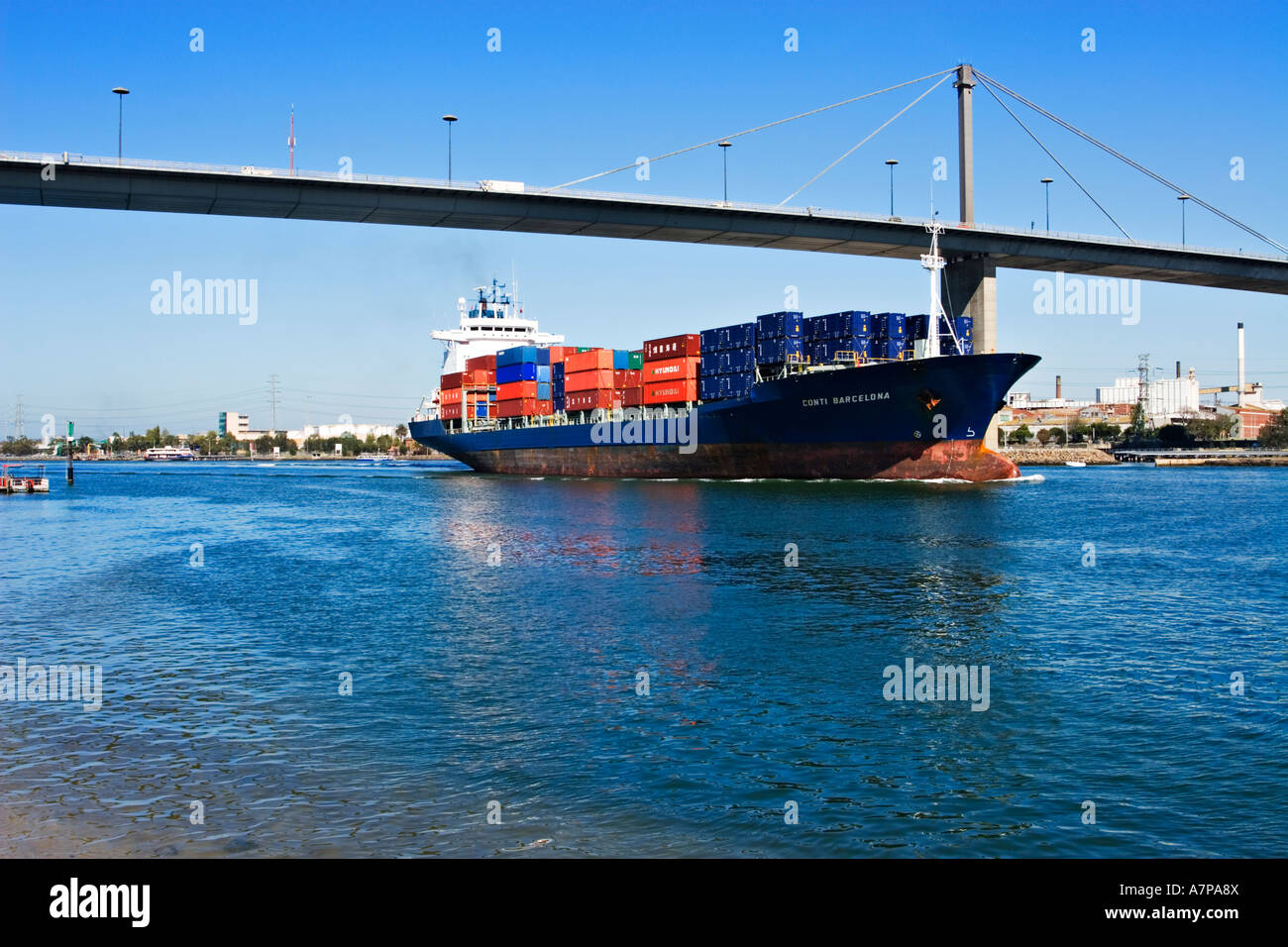 Shipping Industry / A container ship arrives in the "Port of Melbourne ...