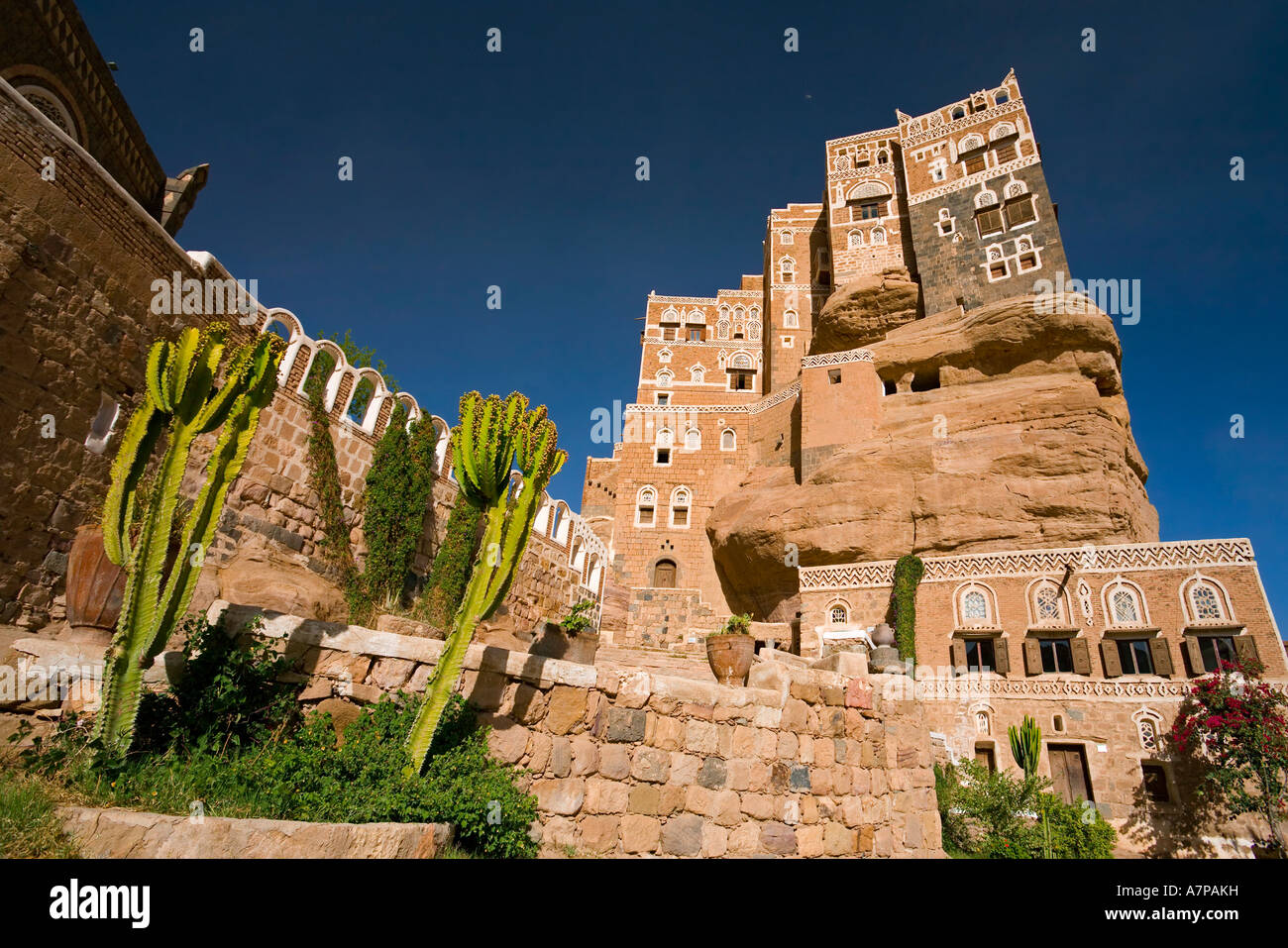 Dar Al Hajar (the Rock Palace), Wadi Dhar, Yemen Stock Photo - Alamy