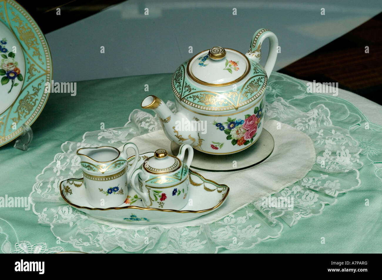 Tokyo tea service set Japan shop Ginza Shopping Stock Photo - Alamy