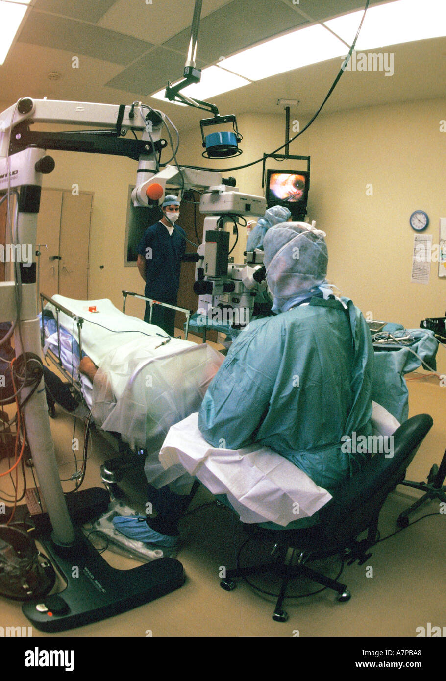 Ophthalmologist uses electronic overhead operating microscope to ...