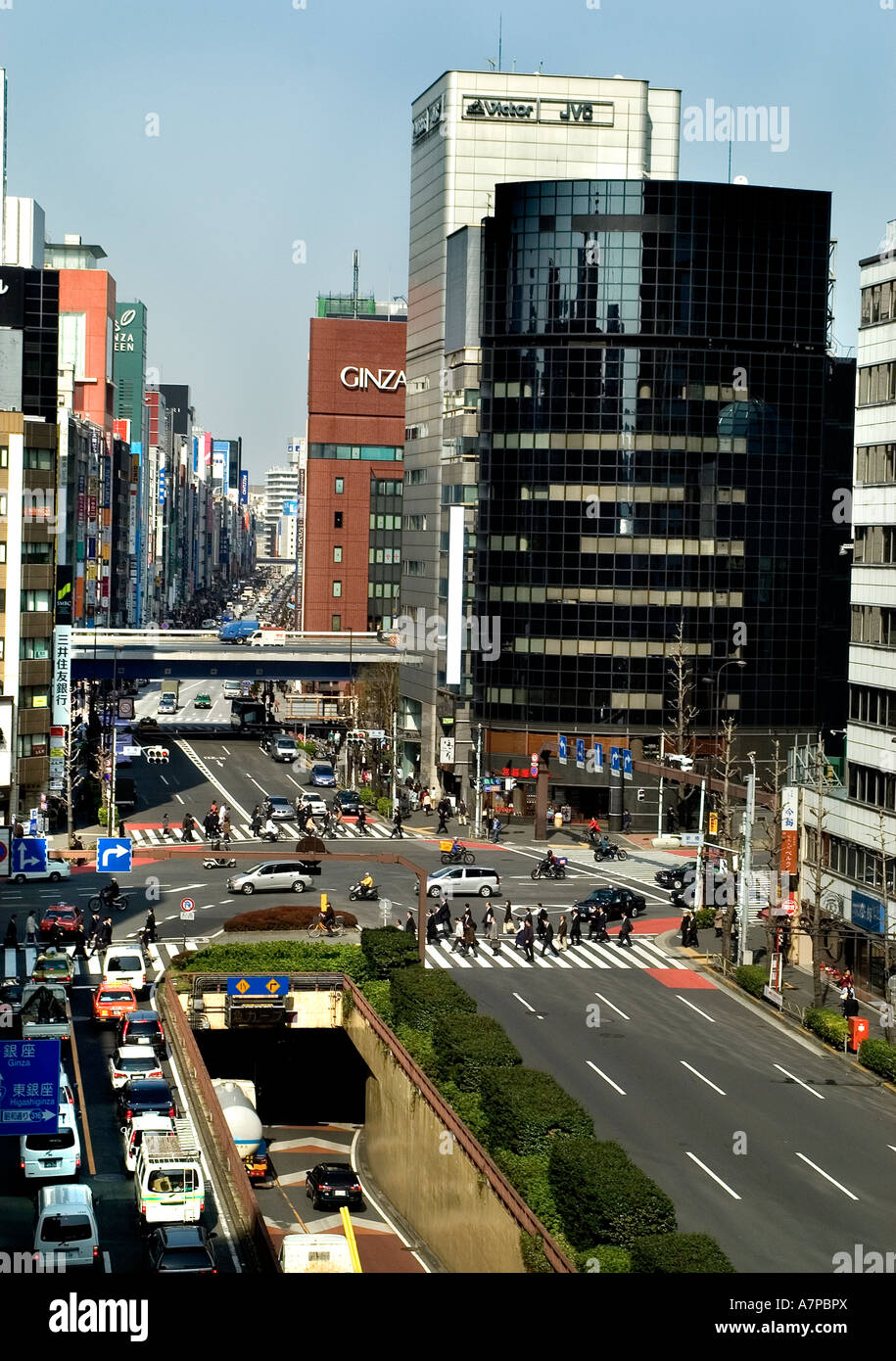 Japan Tokyo Asian road cars traffic transport rush Stock Photo - Alamy