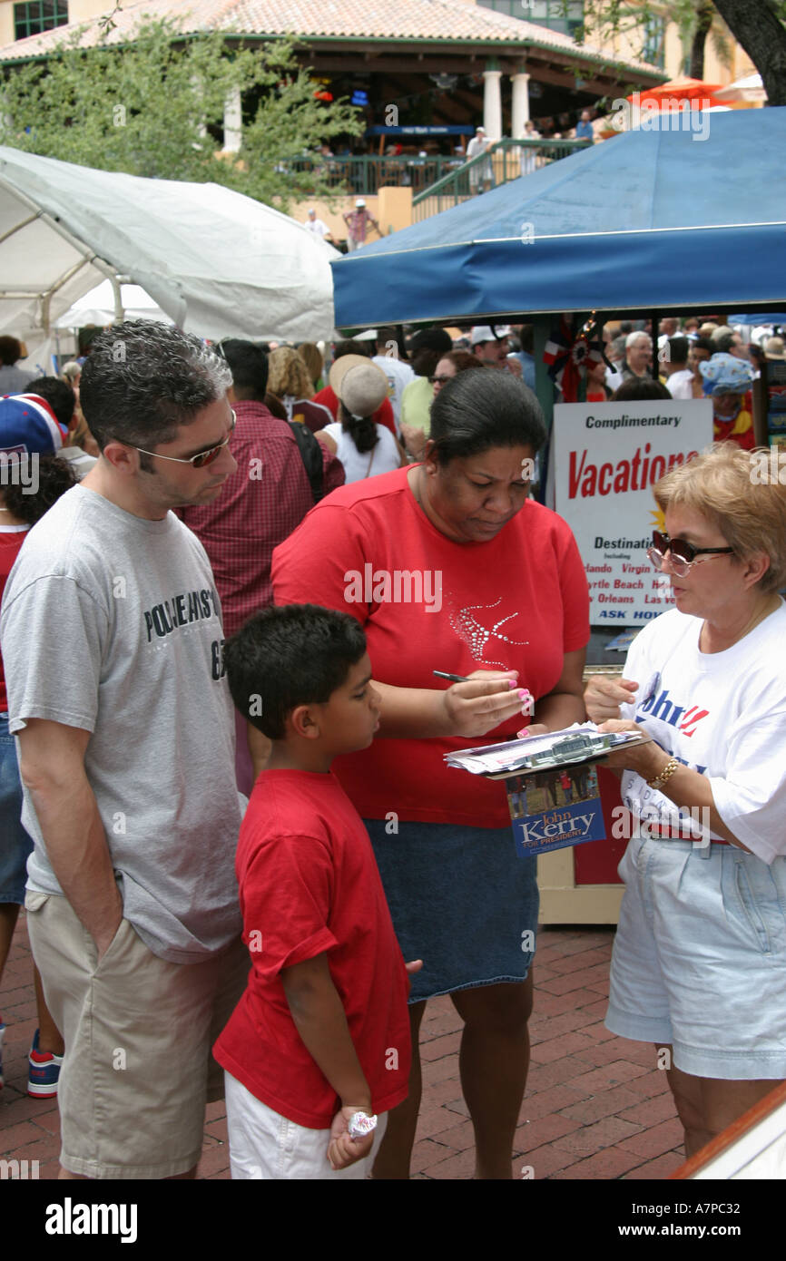 Child helping mother latin america hi-res stock photography and images ...