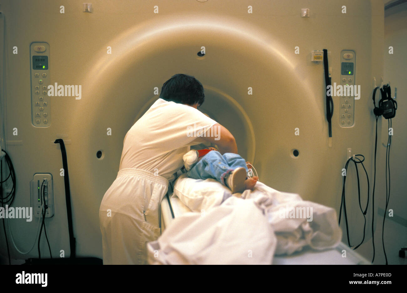 Mri scan child hi-res stock photography and images - Alamy