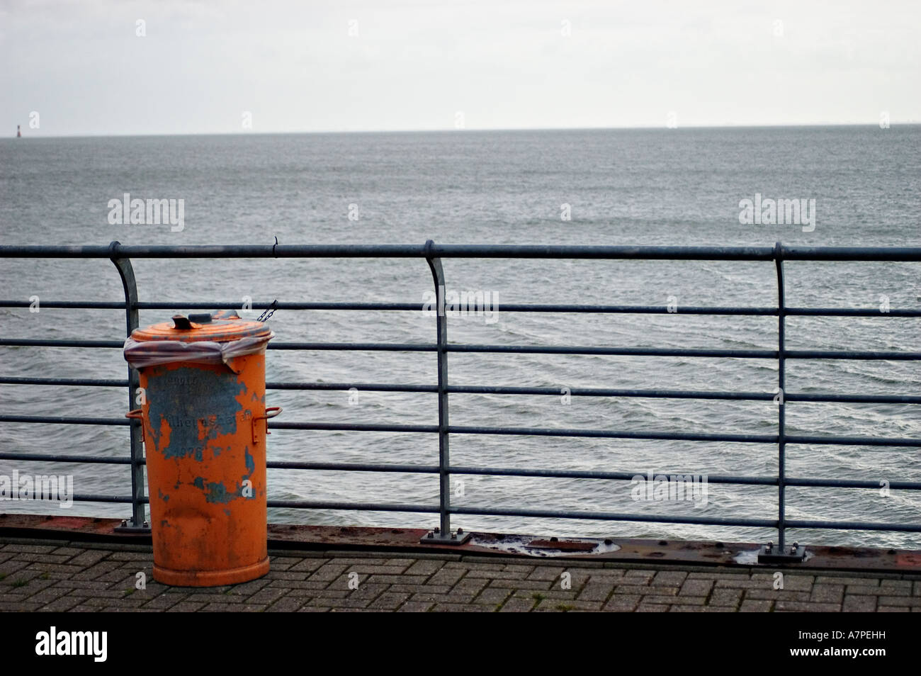 Garbage can on the waterfront Stock Photo - Alamy