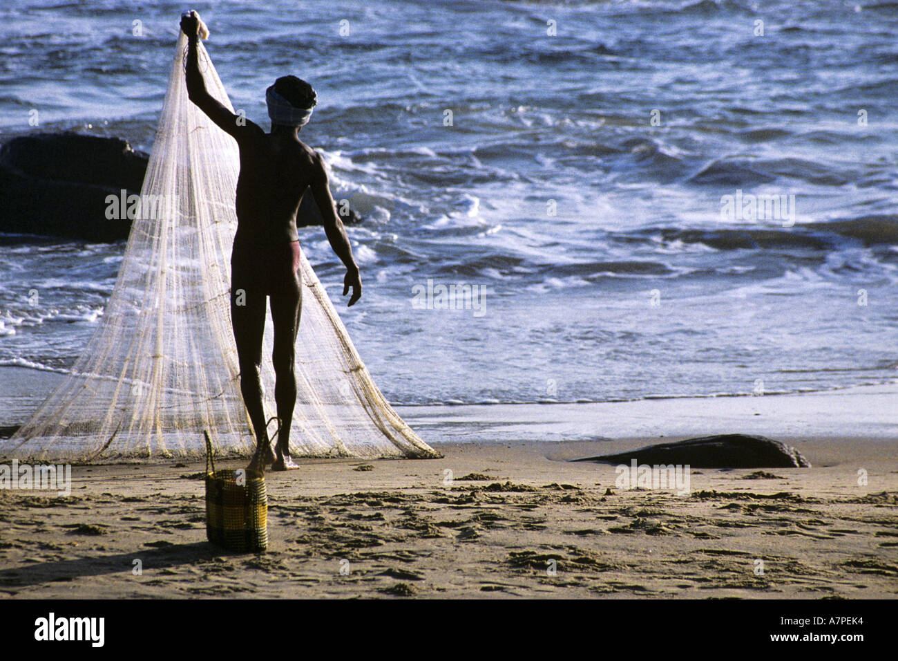 Fisherman india back view hi-res stock photography and images - Alamy