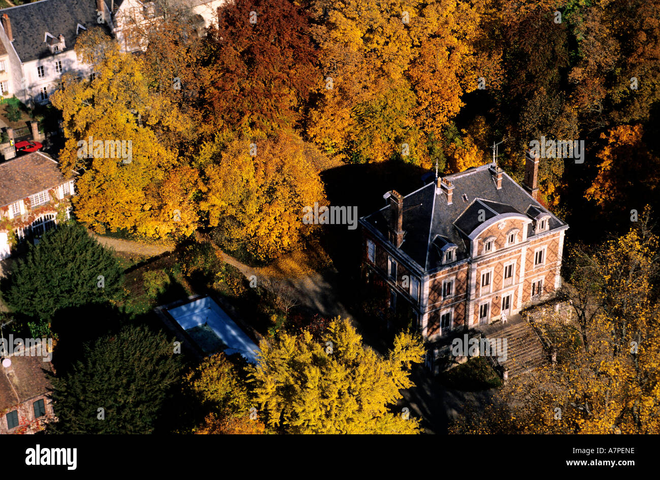 Villeneuve sur yonne aerial view hi-res stock photography and images ...