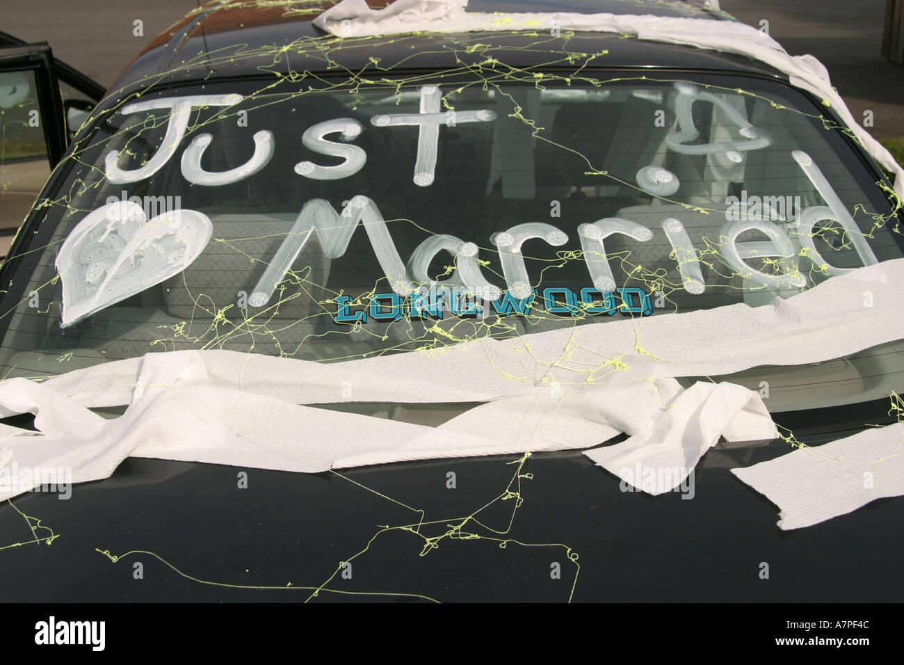 Just married car hi-res stock photography and images - Alamy