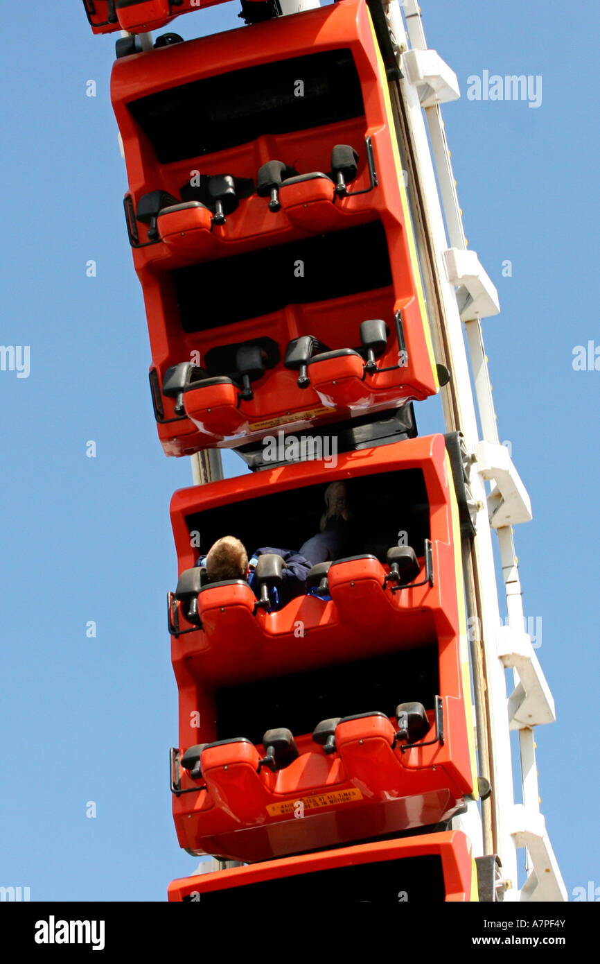 Rollercoaster loop the loop hi-res stock photography and images - Alamy