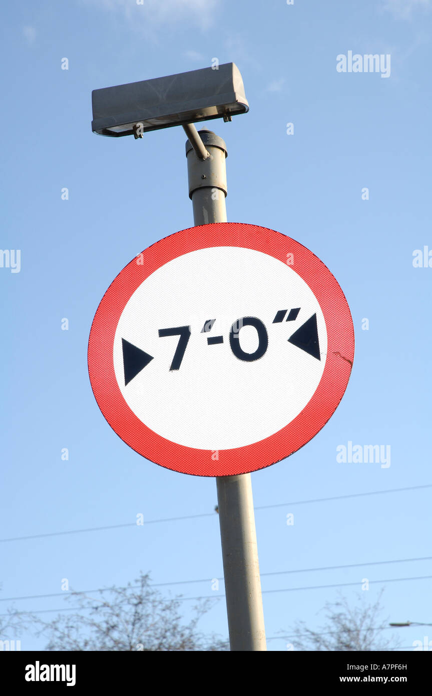 Width restriction sign hi-res stock photography and images - Alamy