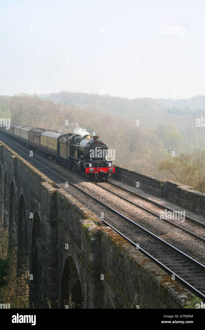 The Red Dragon Train Porthkerry Viaduct Stock Photo - Alamy