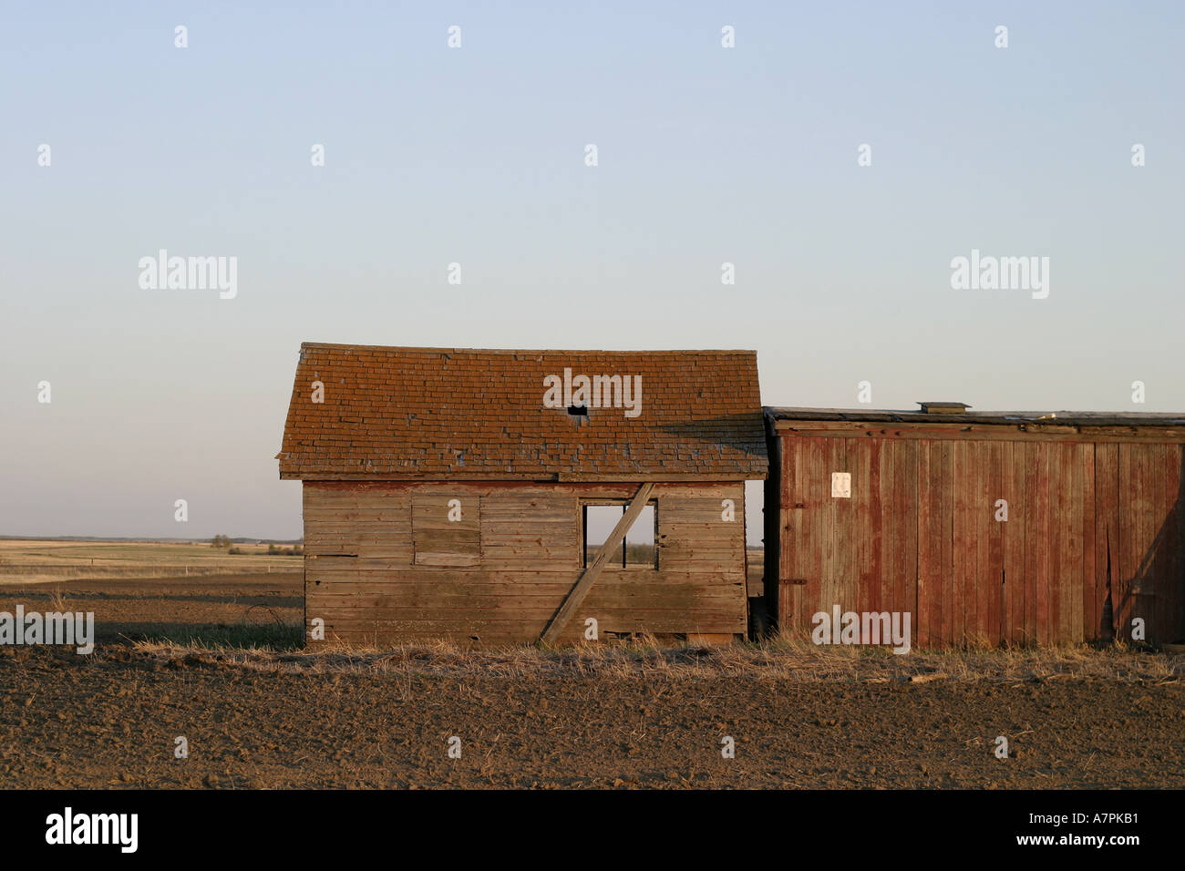 Abandoned buildings on prairies hi-res stock photography and images - Alamy