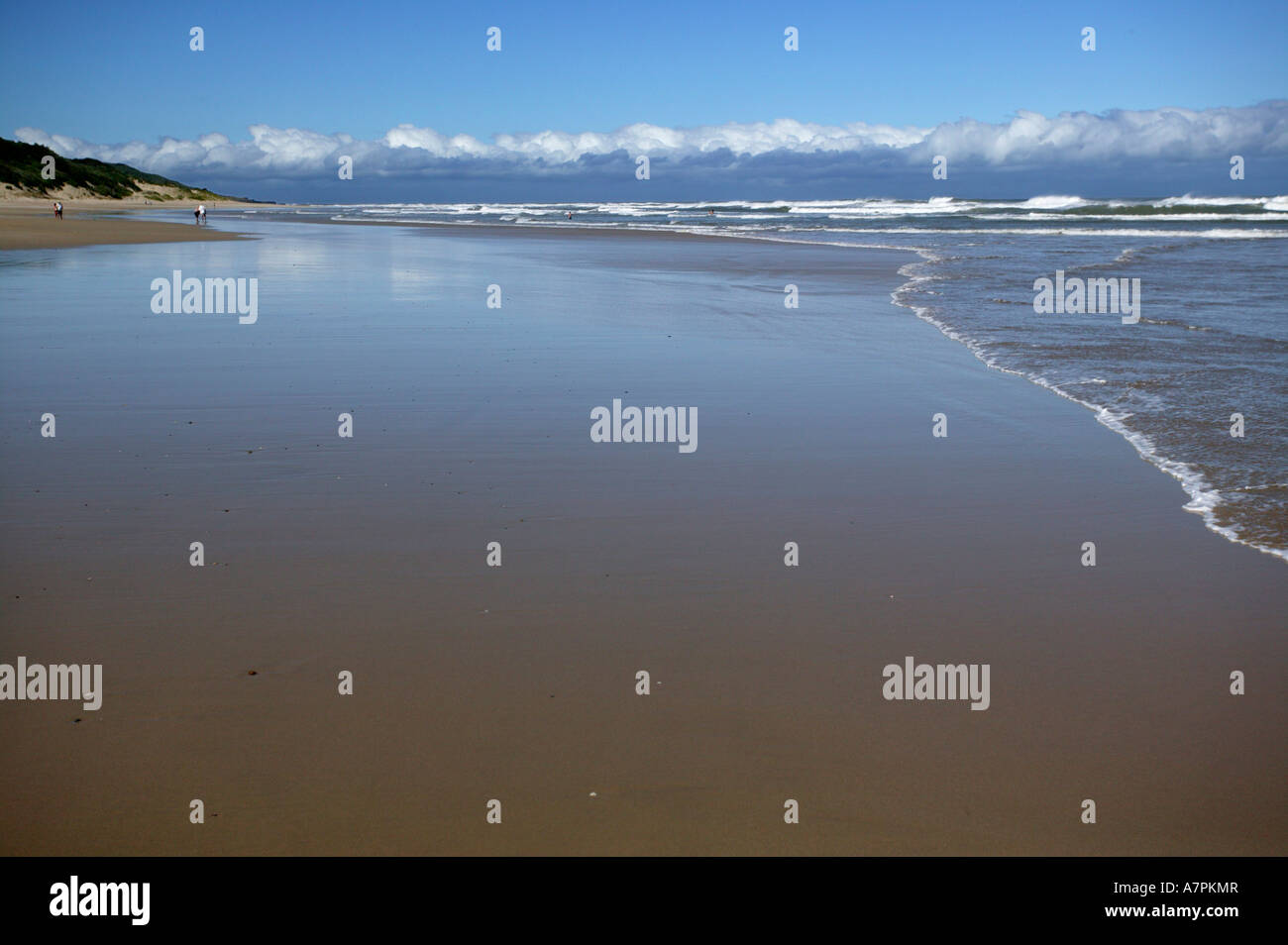 Gently sloping beach hi-res stock photography and images - Alamy
