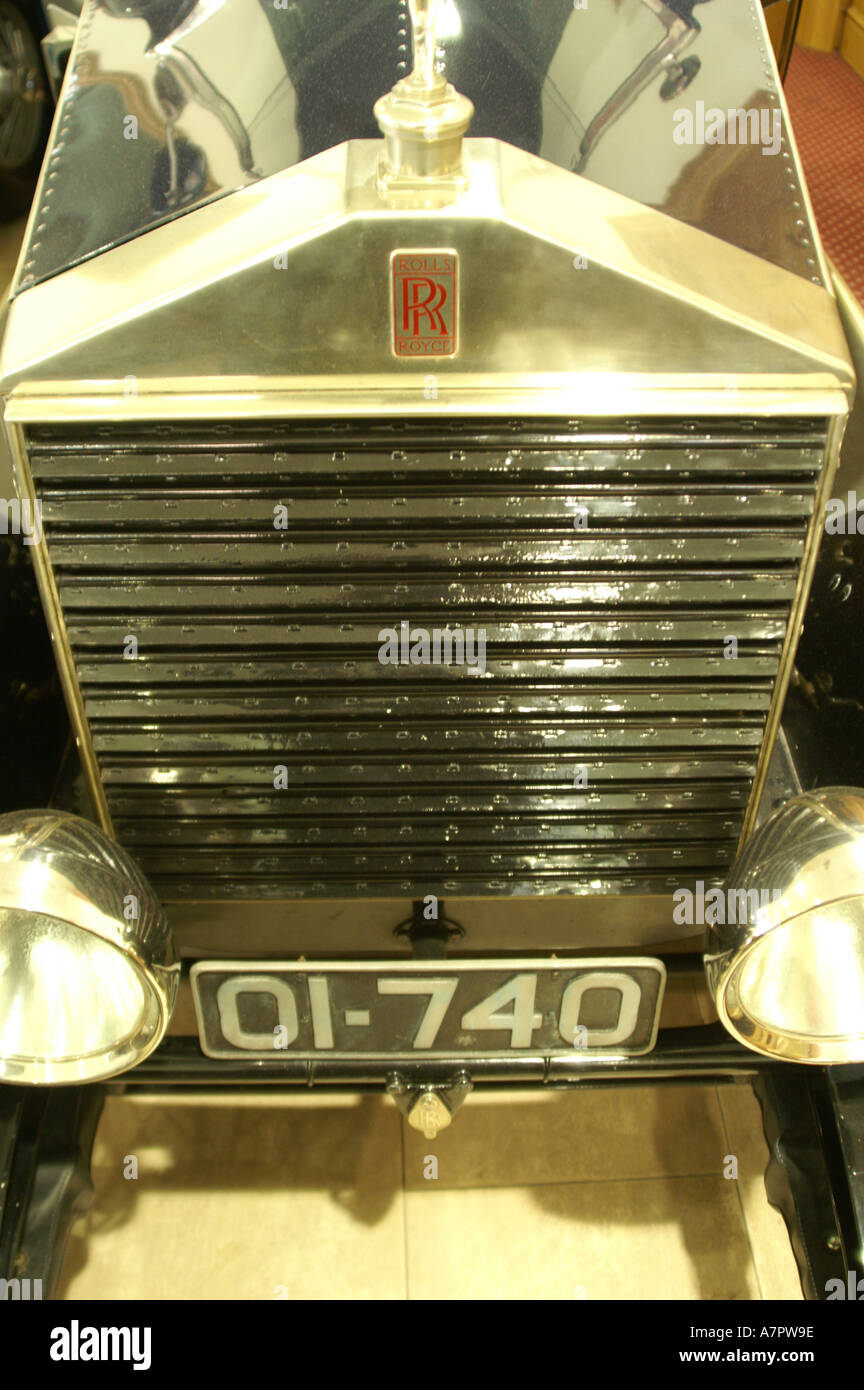 Rolls Royce radiator grille Stock Photo - Alamy