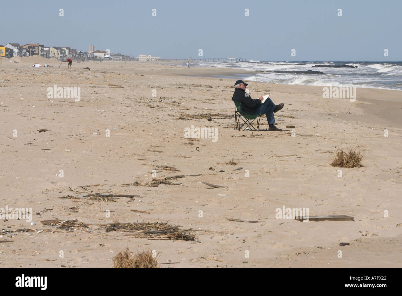 Reading on the beach chair hi-res stock photography and images - Alamy