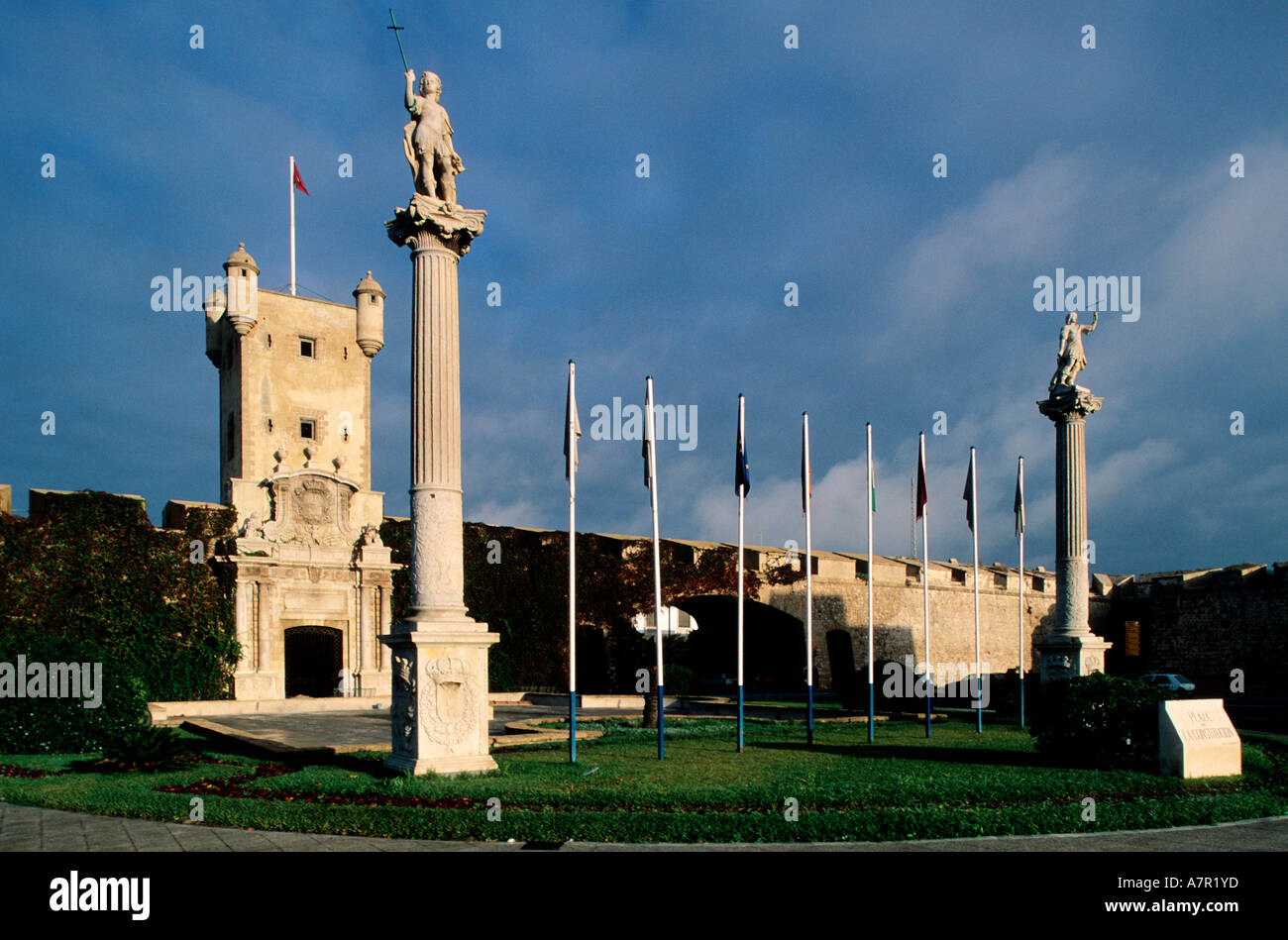 Spain, Andalusia, Cadiz, Plaza de la Constitucion and old ramparts ...