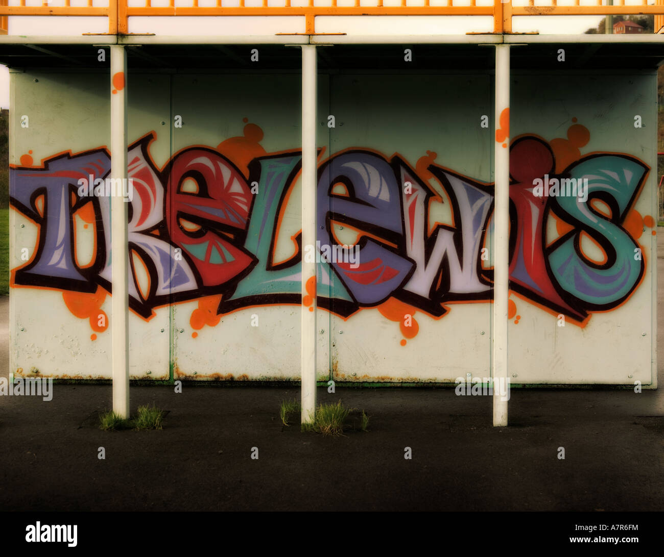 Welsh language graffiti hi-res stock photography and images - Alamy