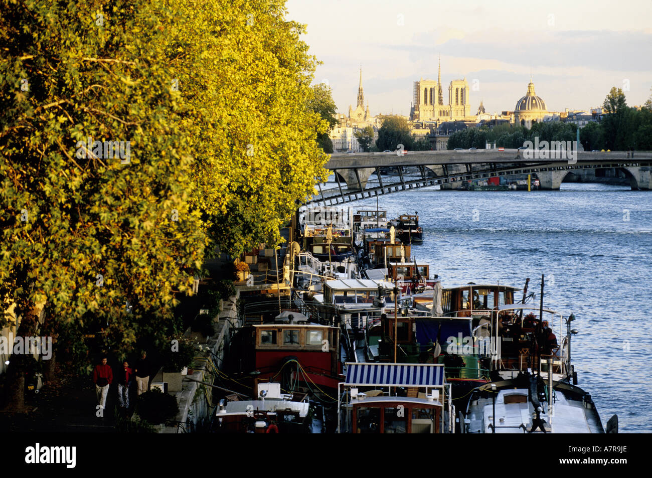 Tuileries port hi-res stock photography and images - Alamy