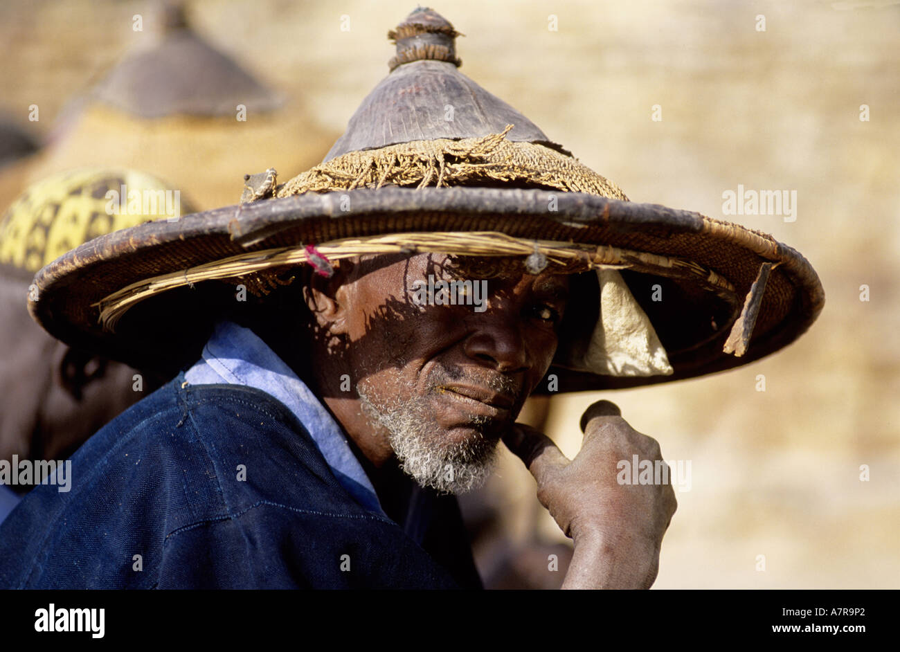 Mali, Dogon Country, old man from Tereli village with his traditional ...