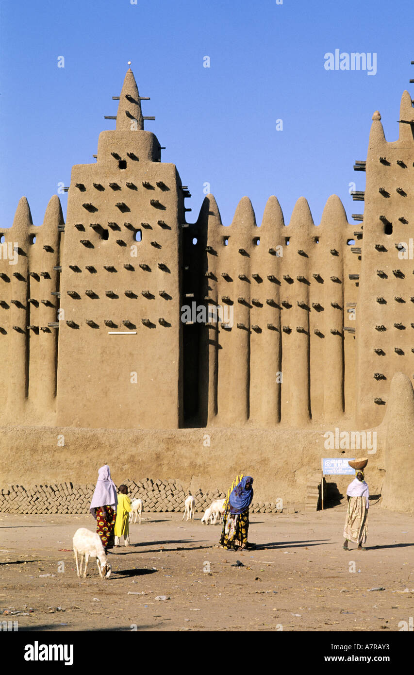 Mali, mosque of Djenné built in banco (mud) is typical from the ...