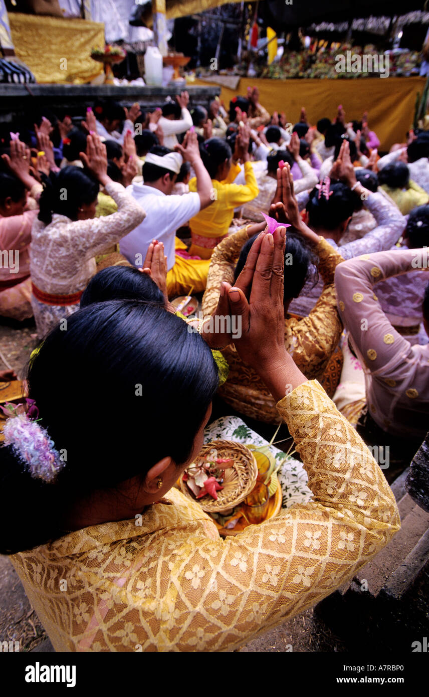 Indonesia, Bali island, west of Bali, prayers to the god of pura ...