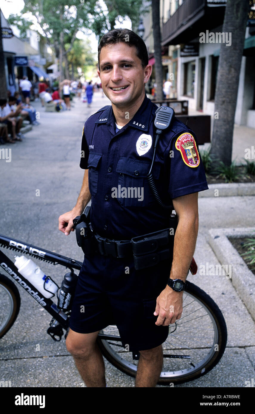 United States, Florida, Saint Augustine, Saint George Street, policeman ...