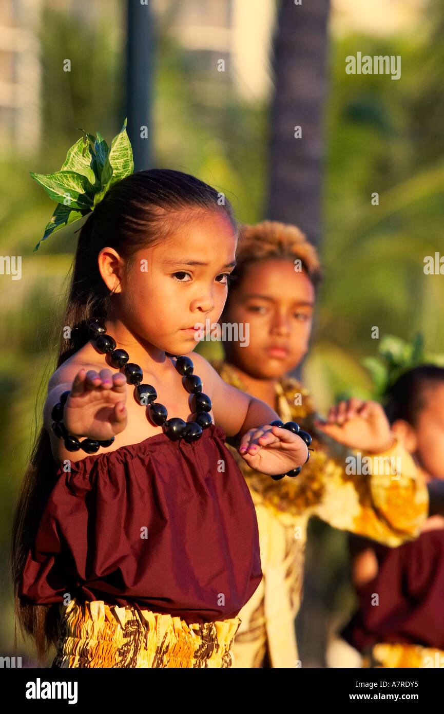 Hawaii children dancing hi-res stock photography and images - Alamy