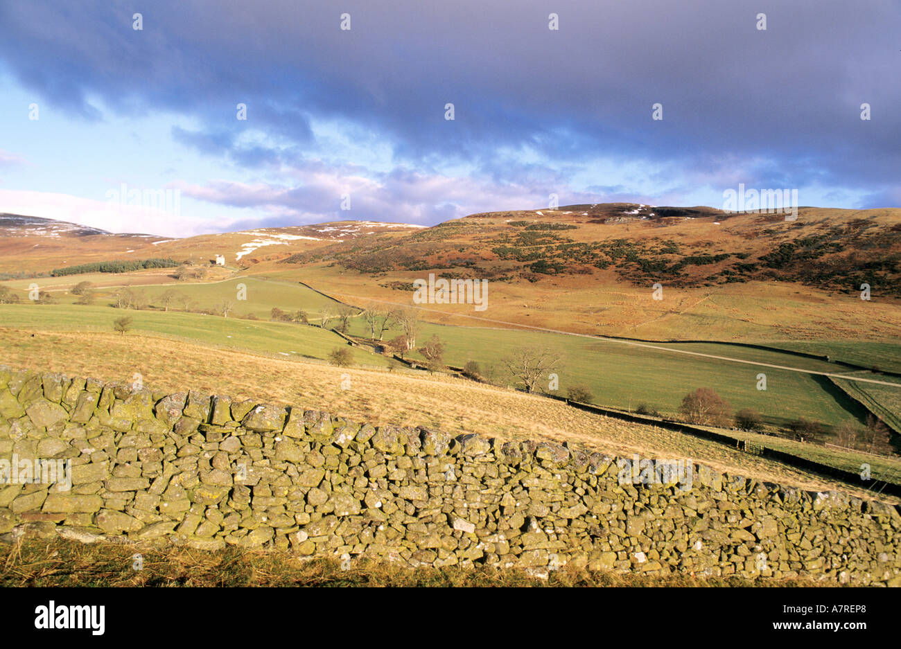 Wall borders hi-res stock photography and images - Alamy