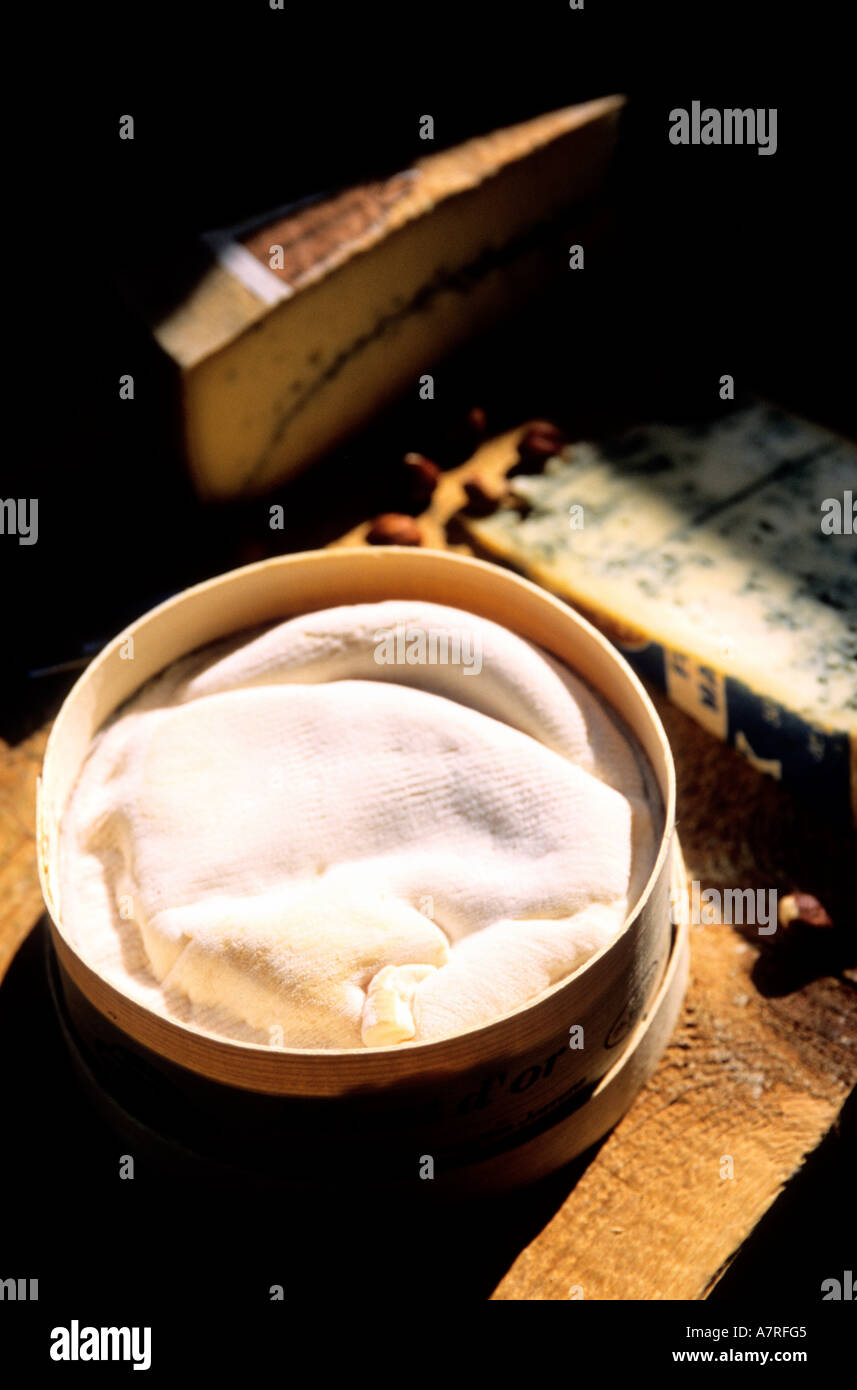 Mont d'or cheese hi-res stock photography and images - Alamy
