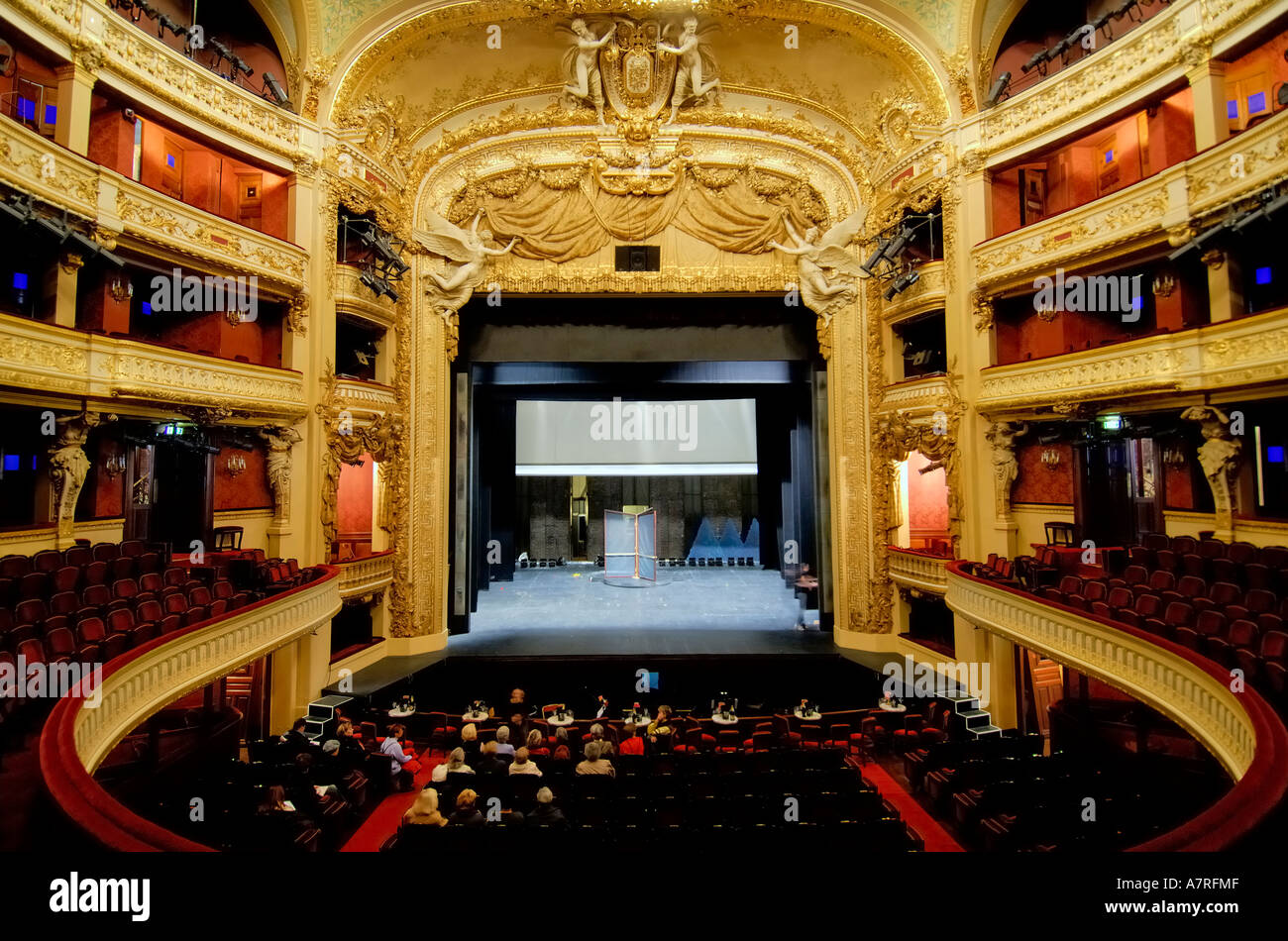 Comic opera hi-res stock photography and images - Alamy