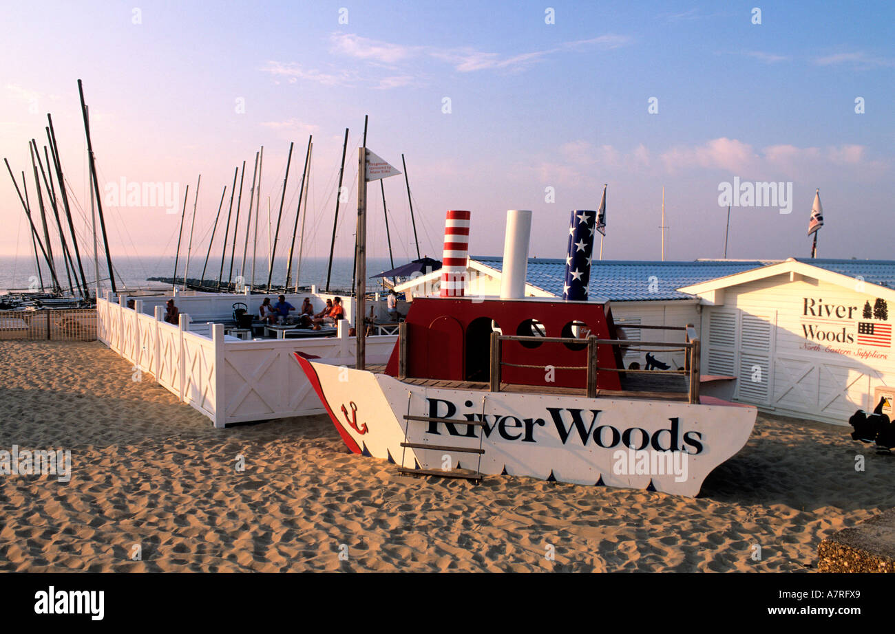 Belgium, West Flanders, Knokke-Heist, the beach of Knokke-le-Zoute ...