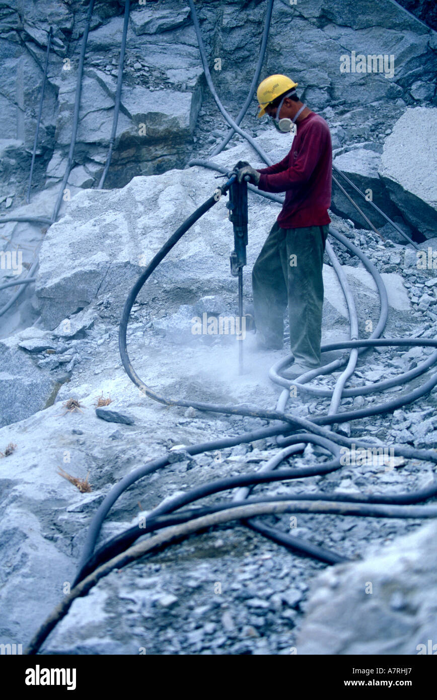 China dam construction workers hi-res stock photography and images - Alamy