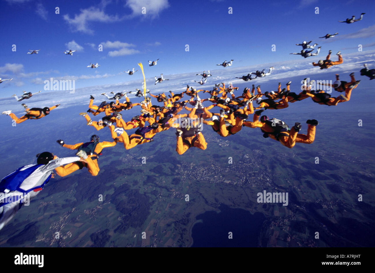 Parachute jumping in formation hi-res stock photography and images - Alamy