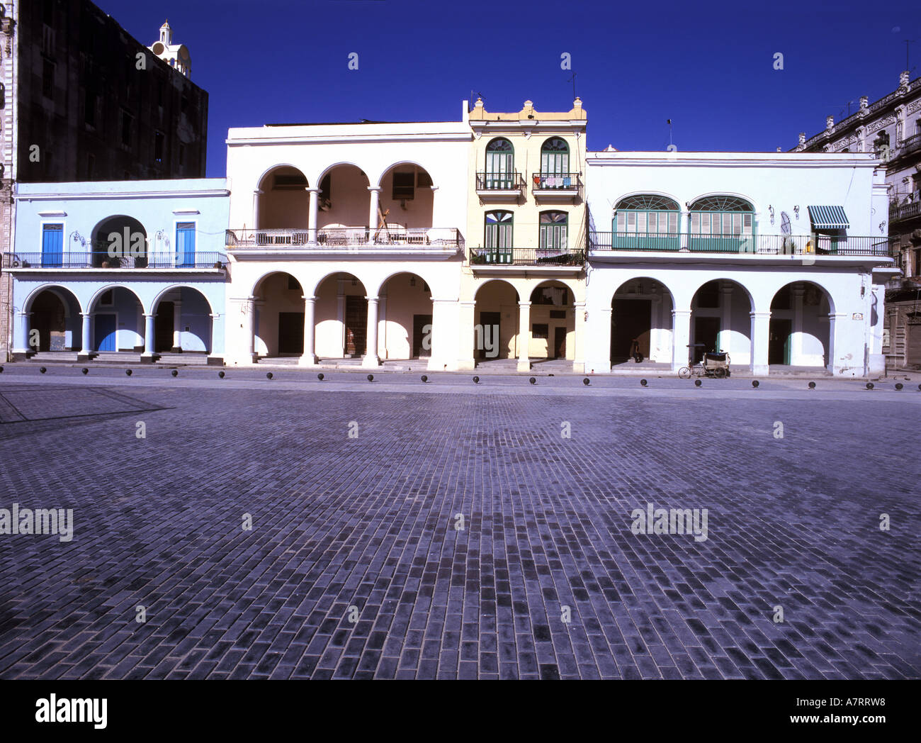 Old havana cuba square hi-res stock photography and images - Alamy