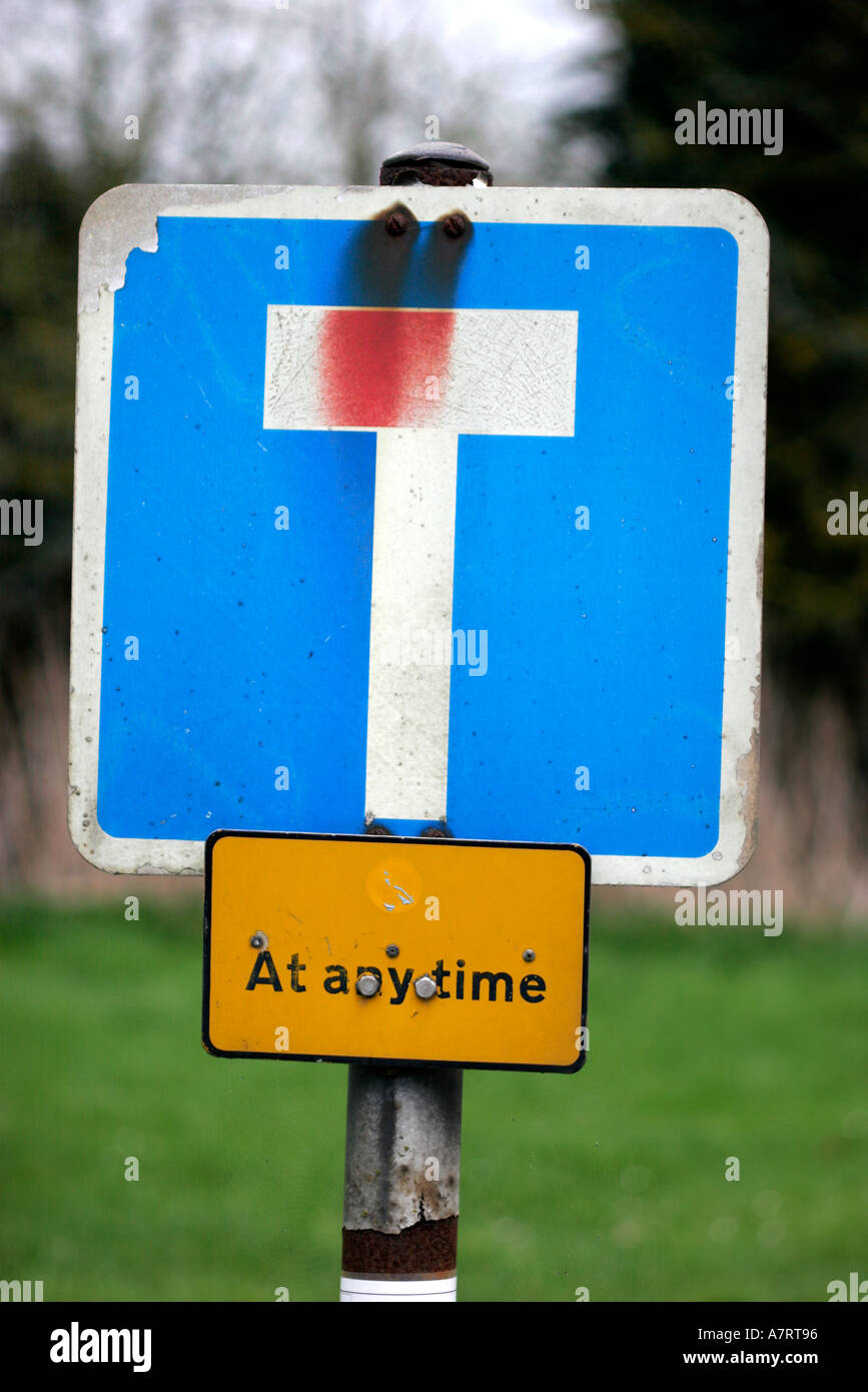 Old road sign for dead end faded and rusting Stock Photo - Alamy